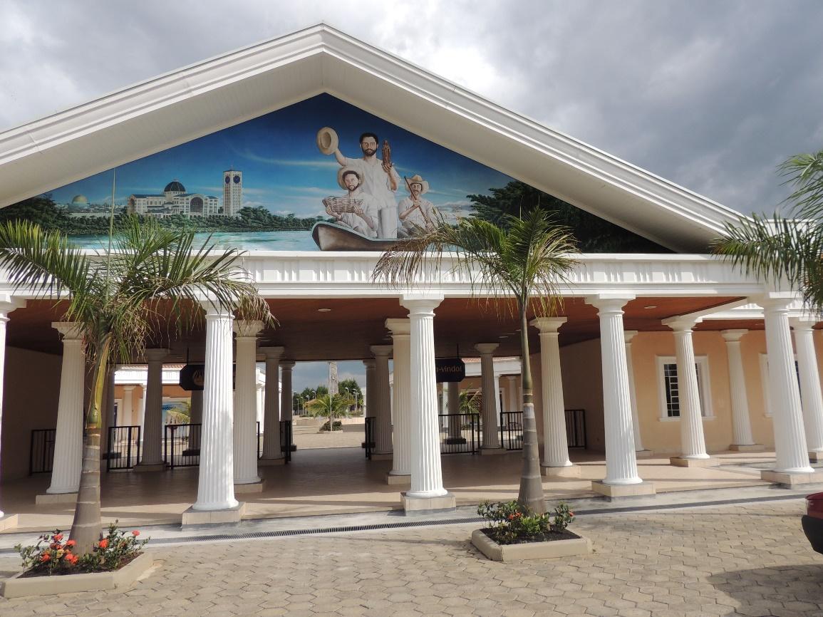 Como uma cidade materializa a religião: uma etnografia entre padres ...