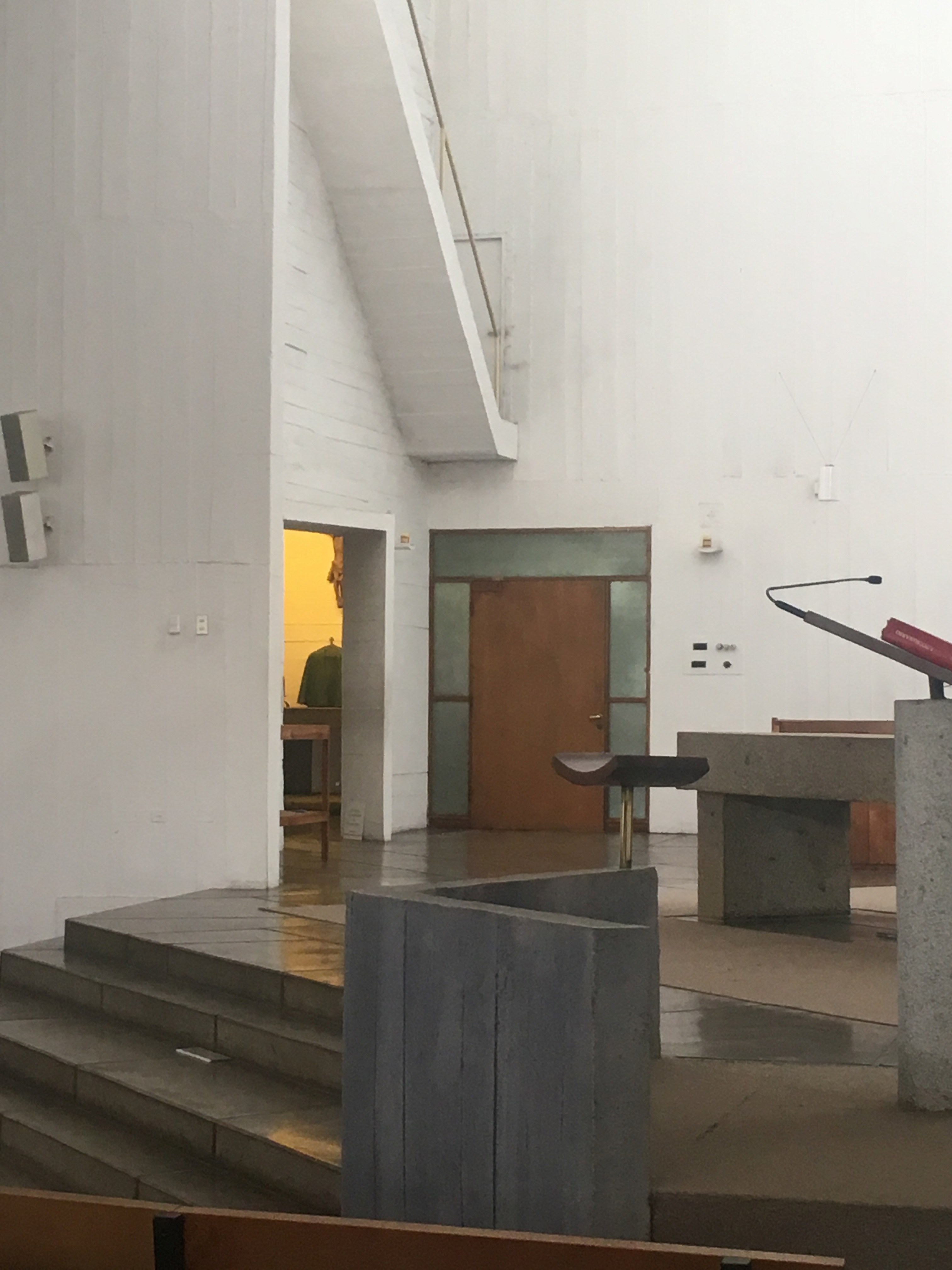 FILOSOFÍA Y ARQUITECTURA RELIGIOSA La memoria del edificio cultual católico